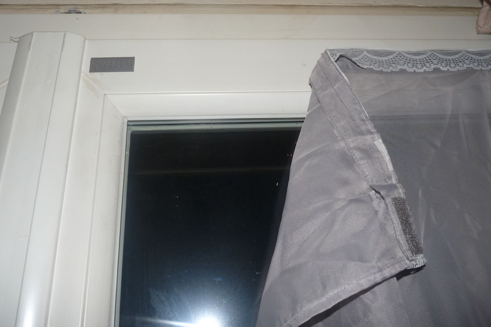 Comment faire tenir des crochets sur du PVC