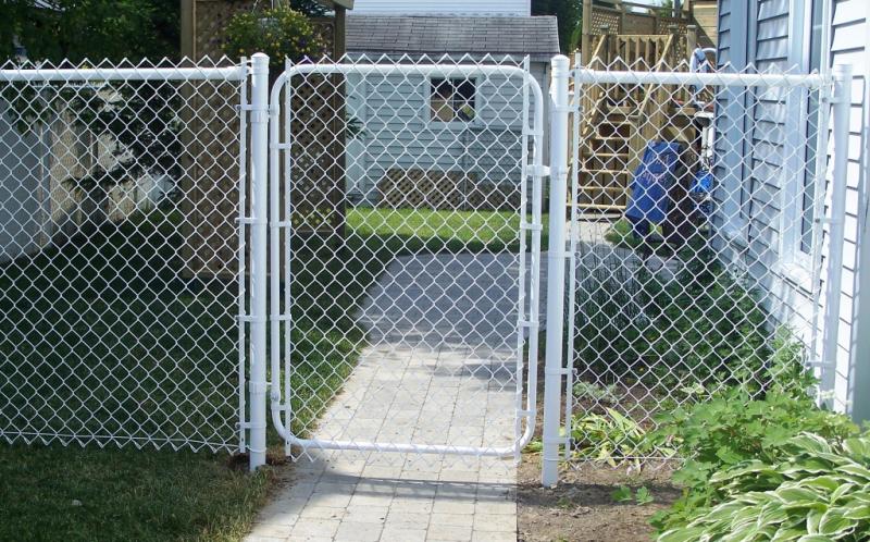 Comment installer une porte de clôture Frost