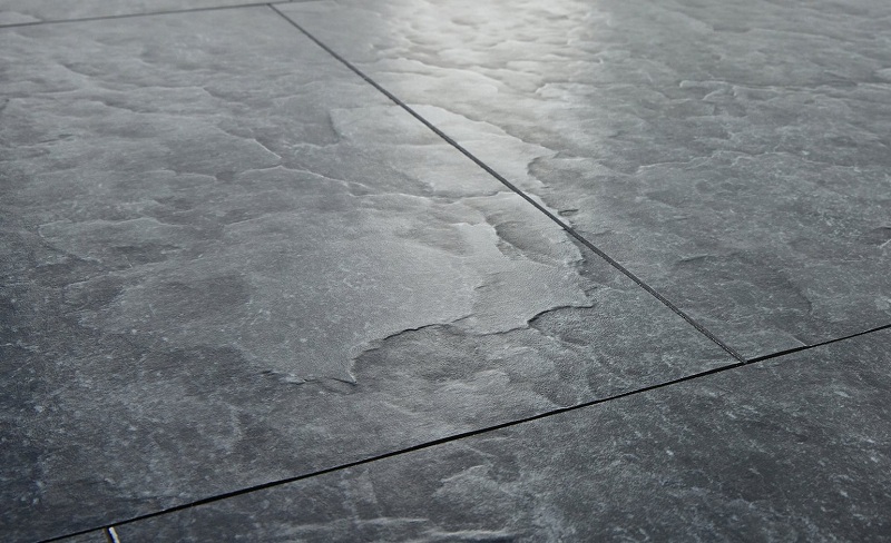 Comment poser de l'ardoise au sol