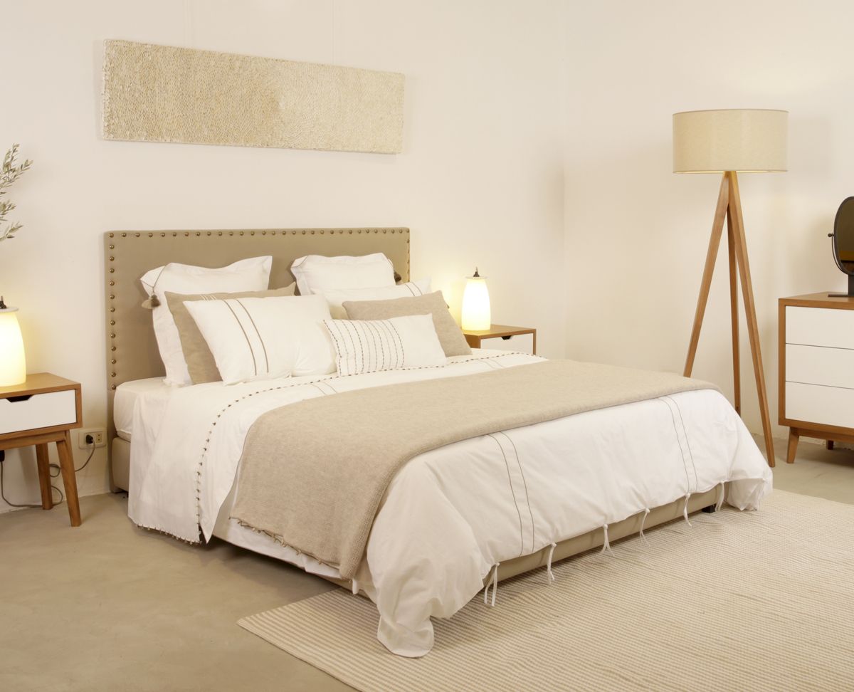 Comment poser une tête de lit en tissu