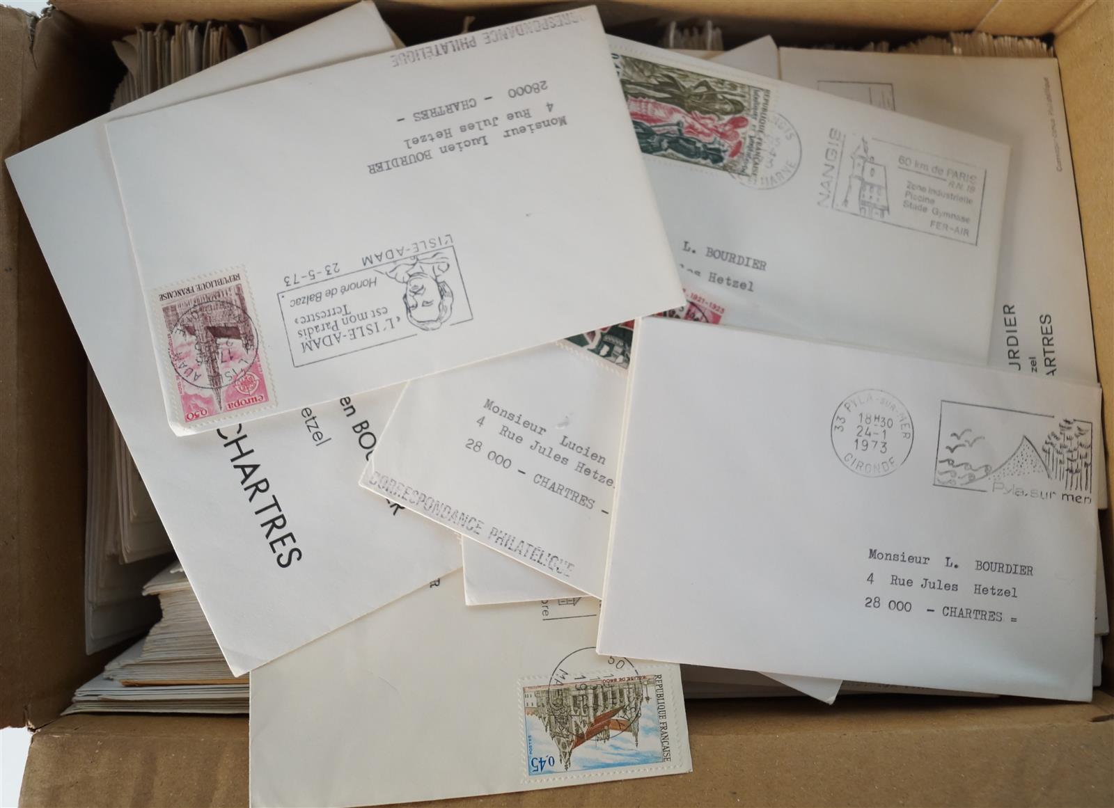 Où acheter des enveloppes et timbres